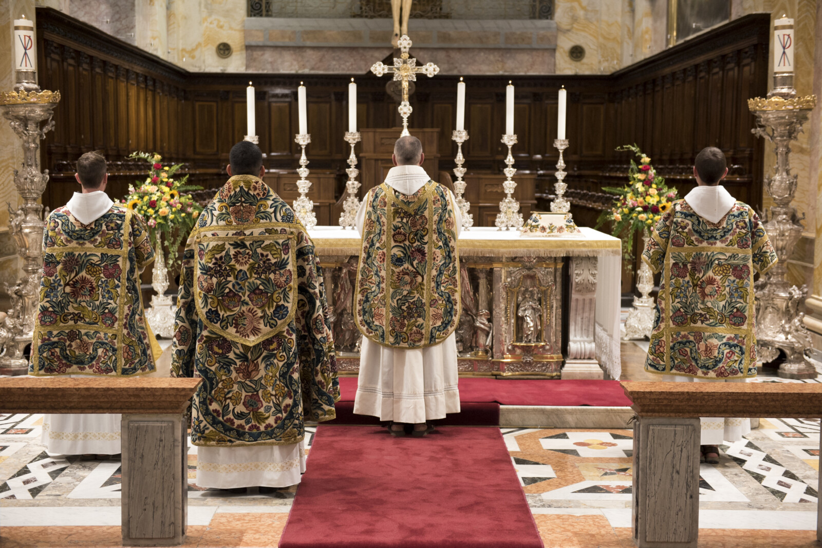 Liturgical Vestments Full of Meaning | Terra Sancta Museum